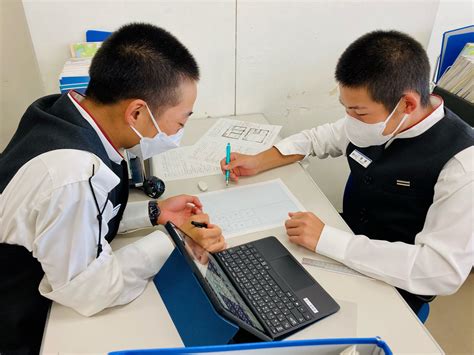 陸上自衛隊 高等工科学校 on Twitter 1年生の家庭科の授業風景です将来住みたい住宅の平面図形を作成しています生徒同士の夢に