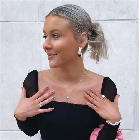 30 Coolest Messy Bun Photos How To Do A Messy Bun Of Your Dream