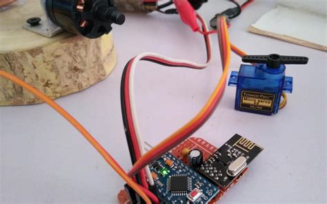 Diy 开源自制的6通道航模遥控器，超简单不超过100行代码 基于arduino Pro Mini开发板nrf24l01无线通信模块
