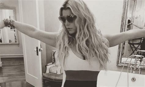 Jessica Simpson Flaunts Her Fit Figure In Plunging Bodycon Dress For