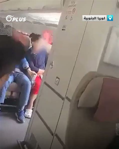 لحظات مرعبة عاشها مسافرون خلال رحلة جوية بعدما فتح راكب باب الطوارئ