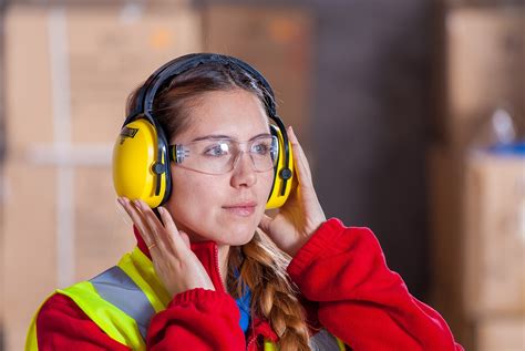 How To Decide Between Safety Glasses And Safety Goggles Sportrx
