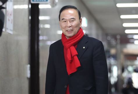 경찰 무료 마술 공연 제공 혐의 박덕흠 의원 불송치 파이낸셜뉴스