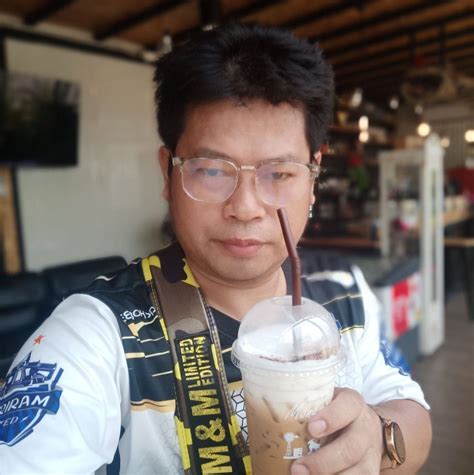 ทำแบบนี้อันตรายมากตอนฝนตกห้าร้อง กางร่มปลายร่มเป็นเหล็กแหลมเวลาฝนตกฟ้าอย่าหาทำ ฤดูฝน ฝนตก