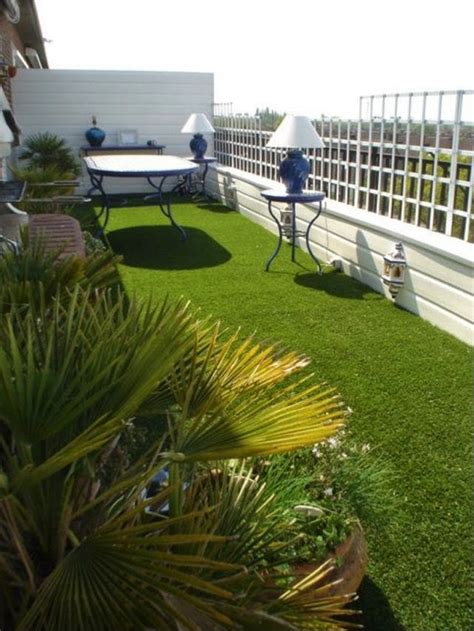Artificial Green Grass For Balcony And Terrace Easy To Clean And Open