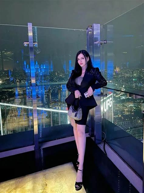 8 Portraits Of Novi Rizki Beautiful Dangdut Singer Whose Songs Are Viral On Tiktok Lets Get