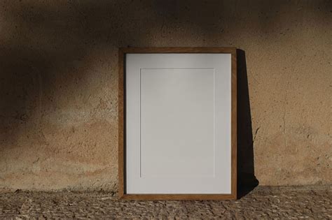 지중해 예술적 정물화 빈 수직 나무 프레임 그림 일몰 햇빛에 모형 오래 된 베이지색 건물의 베이지 그런지 질감 벽 그림자 오버레이 조약돌 바닥 0명에 대한 스톡 사진 및