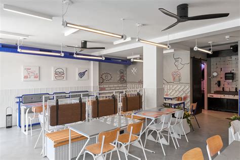 Toster Bar Moderan Brutalizam S Retro Tvistom Dizajn Enterijera