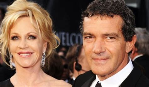 Αντόνιο Μπαντέρας Ποζάρει με την πρώην σύζυγό του Μέλανι Γκρίφιθ και την κόρη τους Στέλλα