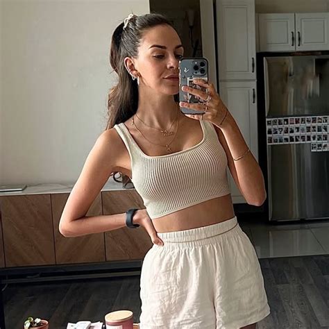 Isabelle Girard Isabelle Girard • Threads Say More