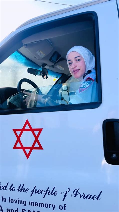 صور أول سائقة سيارة إسعاف في الكسيفة بالنقب