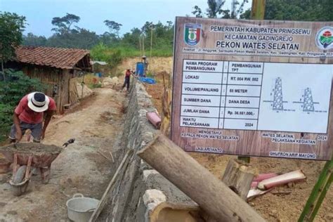 Optimalisasi Dana Desa Pekon Wasel Bangun Talud Sarana Olahraga