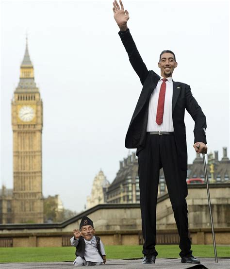 El Hombre Más Alto Y El Más Bajo Del Mundo Juntos En Londres
