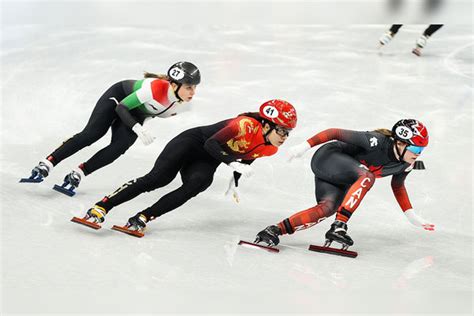 中国队冬奥首金来了！短道速滑混合团体接力夺金中国队自由式滑雪混合团体摘银中国男冰冬奥首秀迎战美国速滑