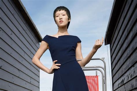 Yirenernet国模周淑婧演绎roland Mouret