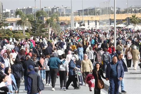 زوار معرض القاهرة الدولي للكتاب يقتربون من الـ3 ملايين شخص الأسبوع