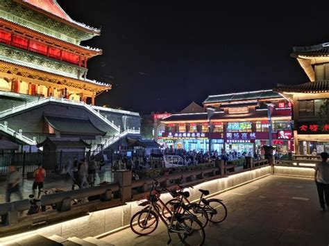 穿行中国夜景最美的城市：从鼓楼到钟楼，繁华如梦
