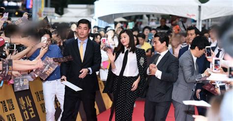 포토엔 전지현 등장에 청계광장 일대 마비