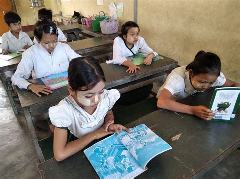 မြောင်းမြမြို့၌ စာဖတ်ရှိန်မြင့်မားလာရေးအတွက် Mobile Library Bus ဖြင့