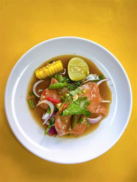 ยำแซลมอน 30 บาท • Image ร้าน ยำขนมจีนรสเด็ด And แซ่บแสบปาก ตลาดอินดี้ปิ่น