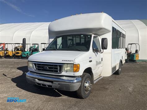 Lot 2 21137 2004 Ford Econoline E450 Passenger Van Rwd