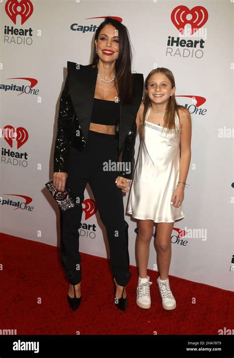 December 10 2021 New York New York Usa Bethenny Frankel And Her