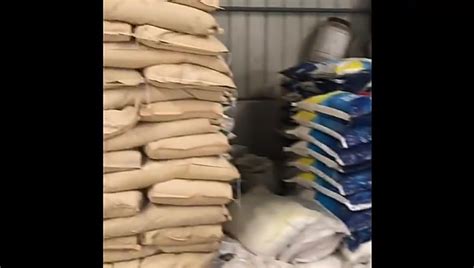 反式肉桂酸 有机合成香料 工业级 621 82 9 桶装粉末 可分装样品 阿里巴巴