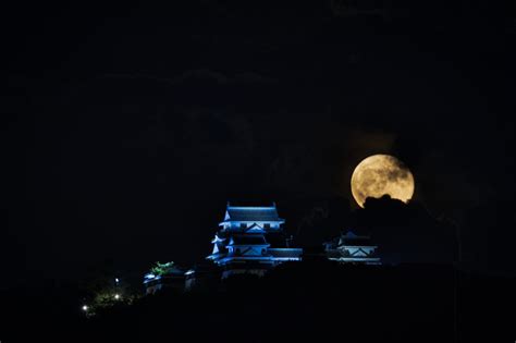 満月と松山城 by guti pics ID9821357 写真共有サイト PHOTOHITO