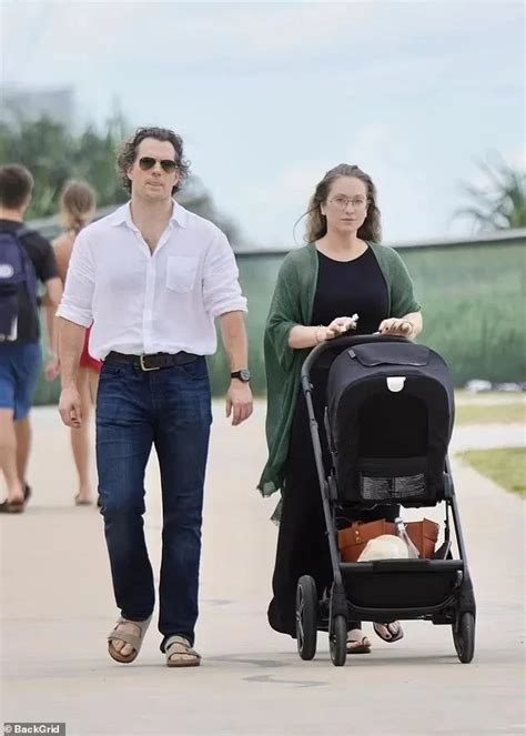 Actor Henry Cavill Ya Es Padre Y Disfruta Su Nueva Etapa Junto A