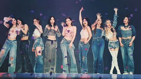 Jelang Konser Di Jakarta Twice Sapa Penggemar Regional