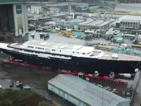 Разглобяват мост заради новата яхта на Джеф Безос