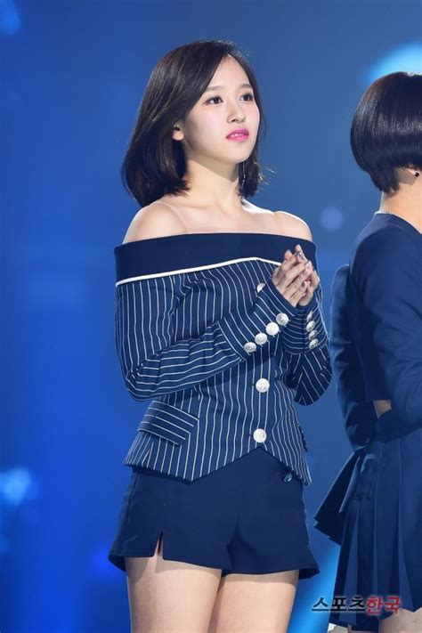 트와이스 미나 가녀린 어깨 2017 가온차트 K Pop 어워드