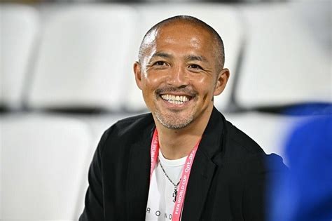 「相変わらず天才」コンサ小野伸二の“ボールが戻ってくる”トラップに脚光！「どうなってんの」「スタンド能力発動したか（笑）」 サッカー