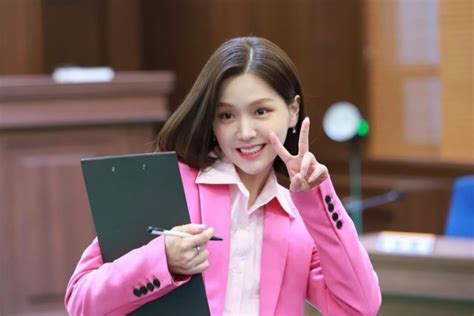 11 Drakor Kim Ji Eun Sebelum Bintangi One Dollar Lawyer