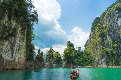 ประสบการณ์เที่ยวเขื่อนเชี่ยวหลาน ที่พัก กิจกรรม และสถานที่ท่องเที่ยว