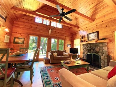 Camp Sherman Oregon Has The Cutest Waterfront Cabin Resort