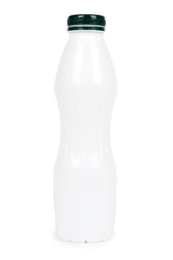 白色塑膠瓶與飲料優酪乳或牛奶在白色背景下被隔離集裝箱商品範本 照片檔及更多 乳酪 照片 乳酪 乾淨 剪裁圖 Istock