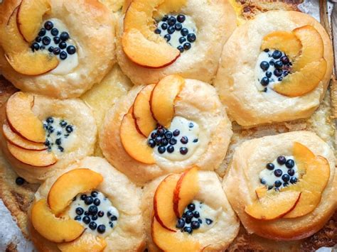 Vatrushka (ватрушка) With Fresh Fruit | Eastern Europe Cheese Pastry