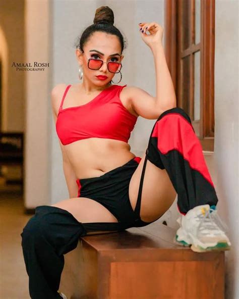 ලංකාවේ ලස්සනම කෙල්ලෝ Collection Elakiri