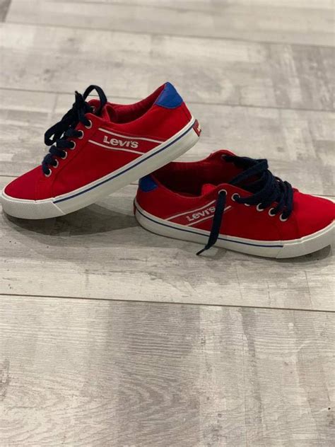 Червоні кеди Levis Levis оригінал — ціна 1000 грн у каталозі Кеди Купити жіночі речі за