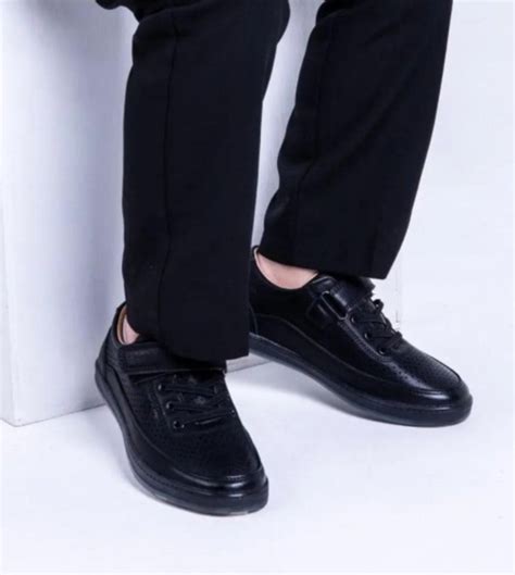 Продам не дорого школьные туфли для мальчика новые с биркой в коробочке не подошли по размеру