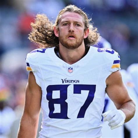 Vikings Te Tj Hockensons Season Ended By Torn Acl And