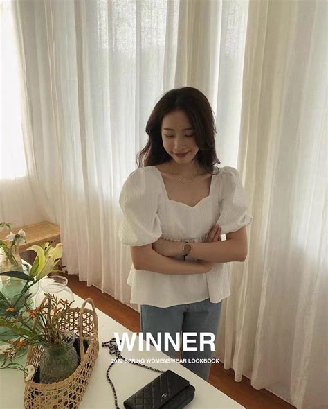 폴르 여성 여름 하트넥 시어서커 아사 아사면 지지미 퍼프 리본 뒷트임 레이스 페플럼 화이트 흰색 검정 블라우스