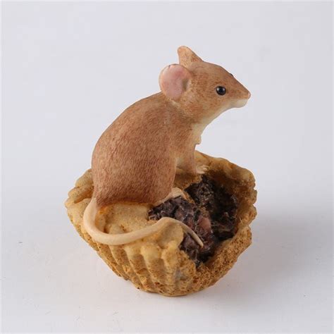 China Customized Resin Mouse Statuette Manufacturers Good Price Resin