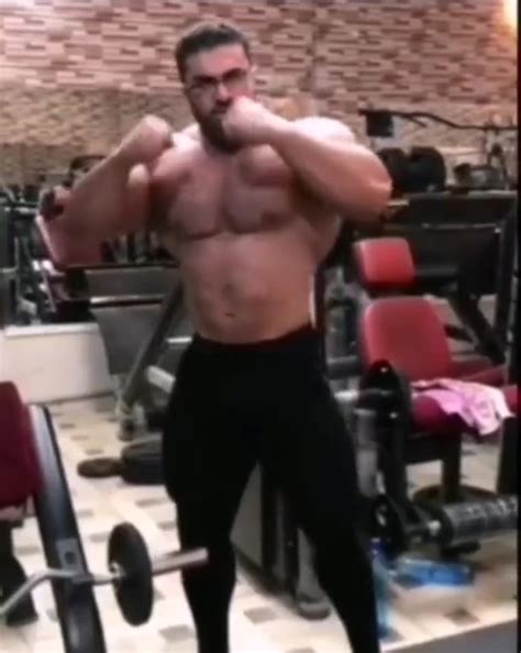 Giant Beautiful Bodybuilder Posing Thisvid Com
