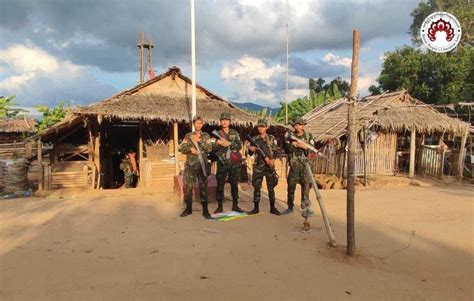 စစ်ကောင်စီစခန်းမှ သိမ်းမိတဲ့ရိက္ခာတွေကို ပြည်သူထံ Bpla ပြန်ပေး — Mekong News Myanmar