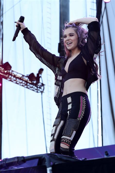 Hailee Steinfeld Performs At 2016 Iheartrradio Music Festival In Las