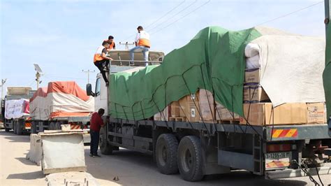 دخول 20 شاحنة مساعدات جديدة إلى غزة هلا اخبار