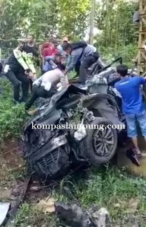 Kecelakaan Maut Di Perlintasan Kereta Api Tegineneng Pesawaran