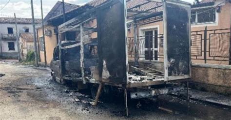 Intimidazione A Mileto Incendiato Il Furgone Di Una Ditta